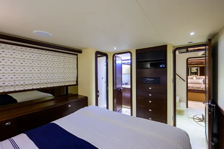 UNWINED yacht for charter (Westport, 34.14m, 2005)